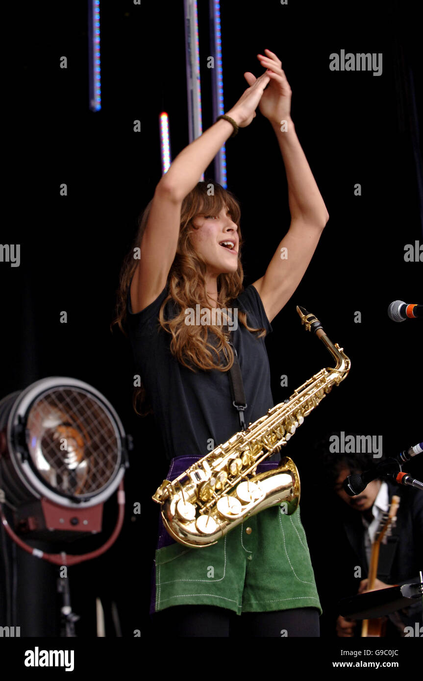 Zutons performing on stage hi-res stock photography and images - Alamy