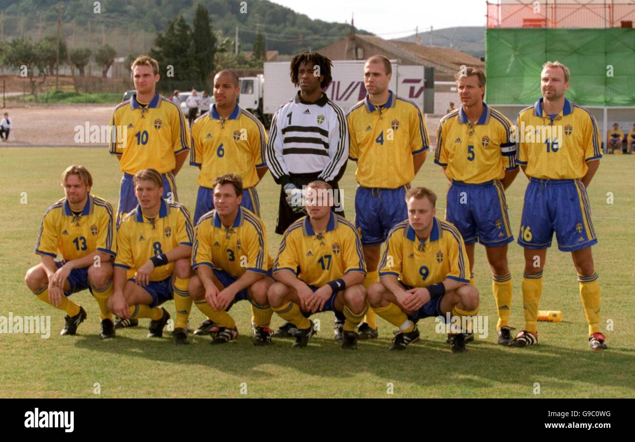 Sweden football team 2000 hi-res stock photography and images - Alamy