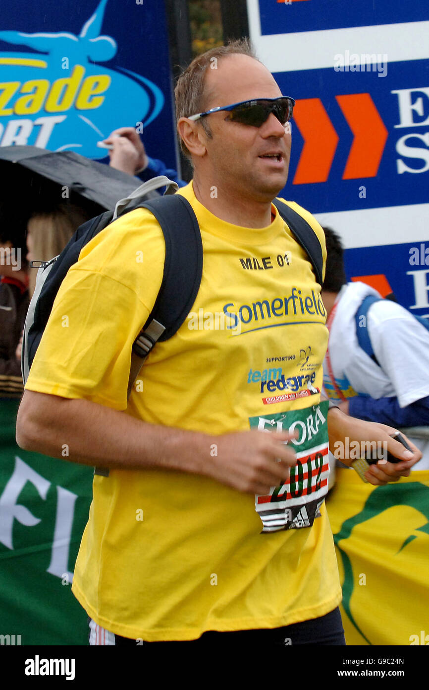 Sir steve redgrave start london marathon 2006 in blackheath hi-res ...