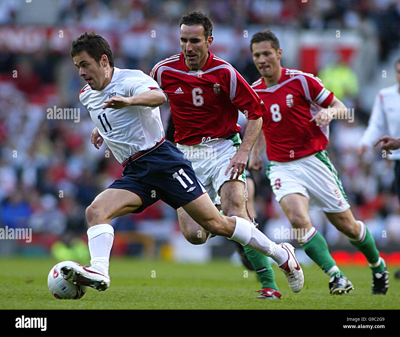 England's Joe Cole escapes Hugary's Balazs Molnar (6 Stock Photo - Alamy