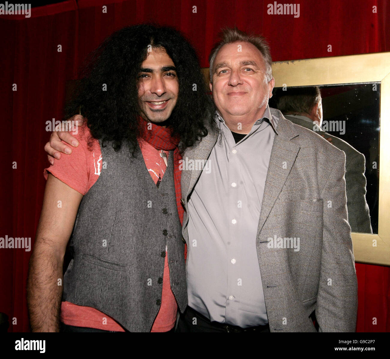 Lead singer shake and drummer ian markin hi-res stock photography and ...