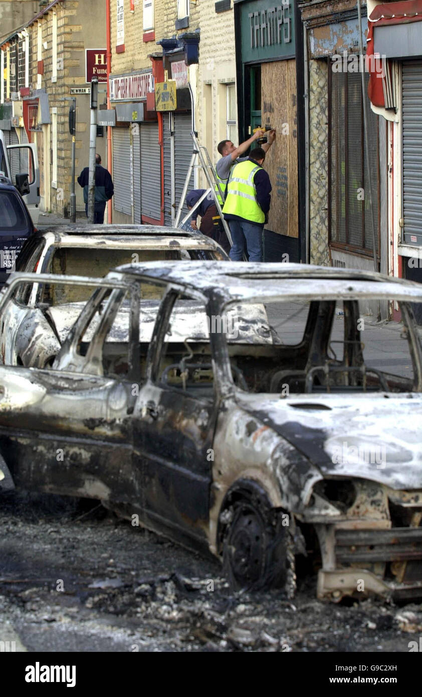 Library filer dated 25/06/2001 of cars burned out while shop windows ...