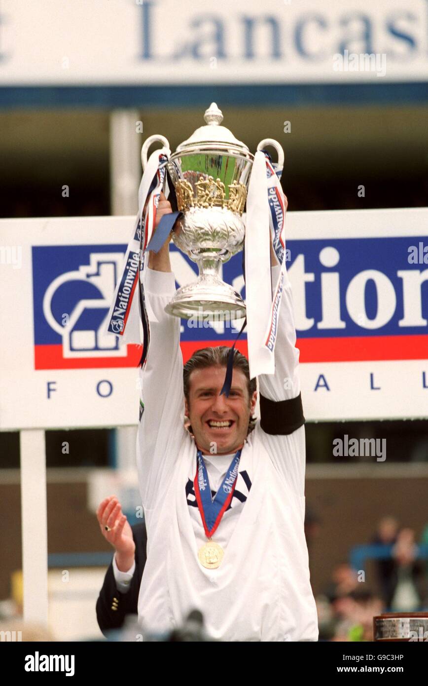 English first division trophy hi-res stock photography and images - Alamy