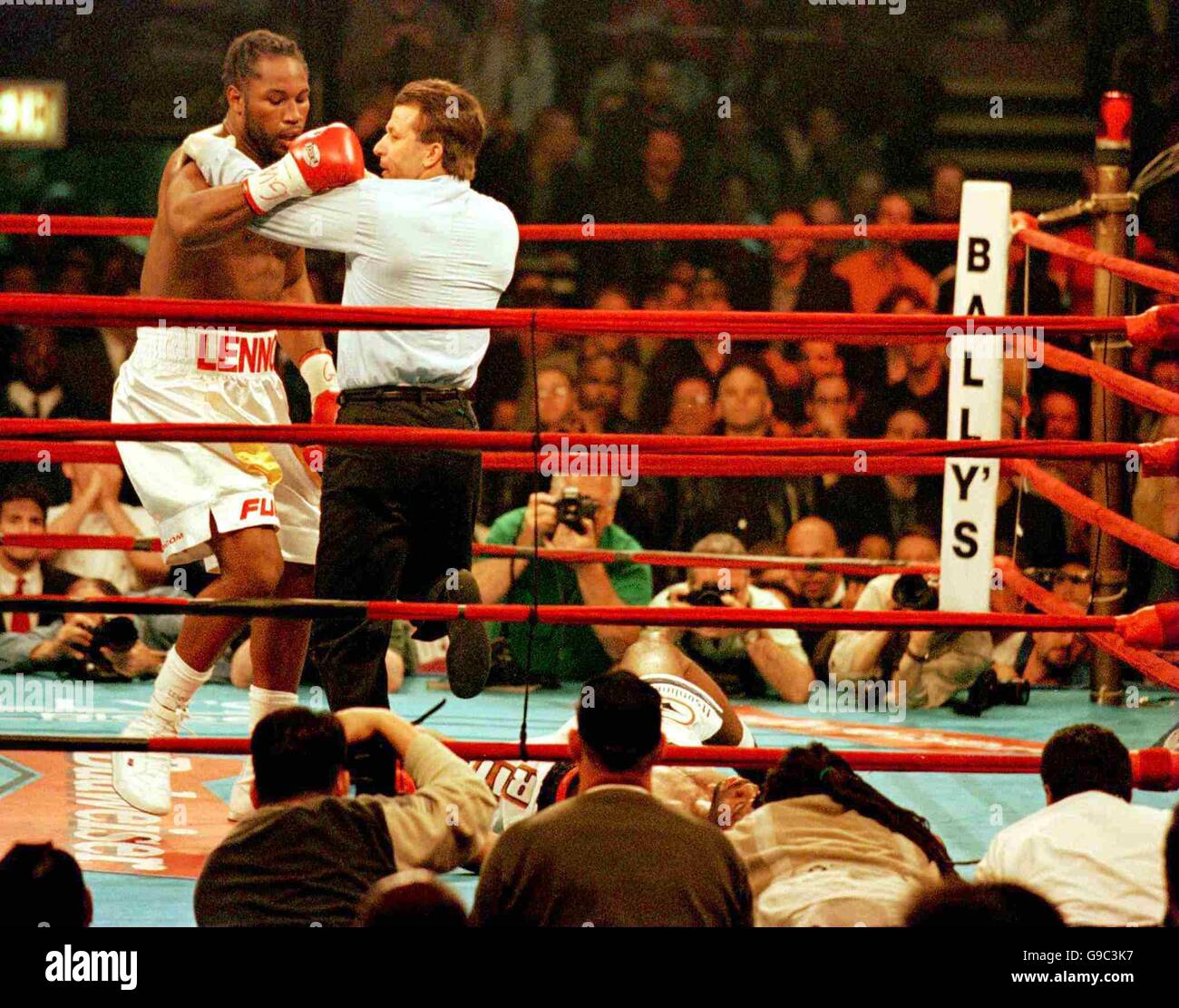 Boxing - WBC Heavyweight Championship - Lennox Lewis v Michael Grant ...