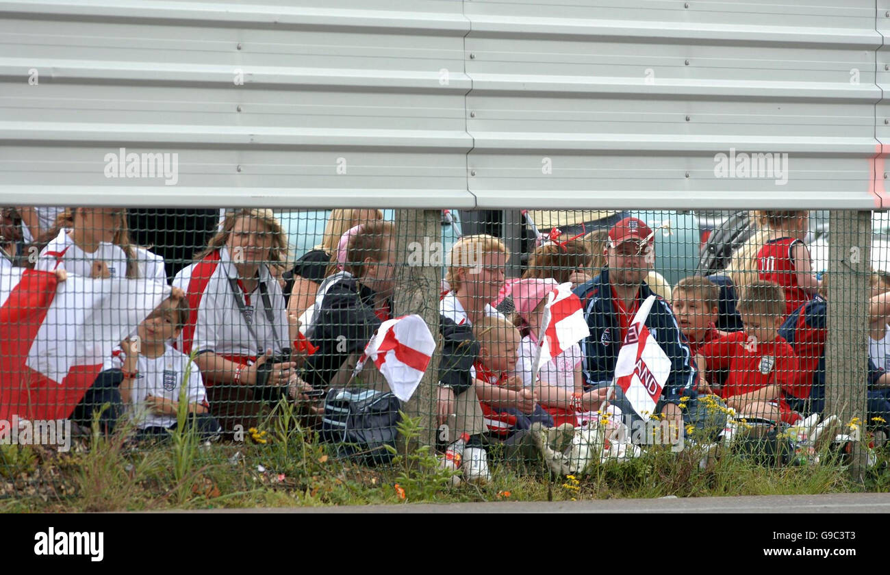 SOCCER England. England fans watch the players boarding the plane ...