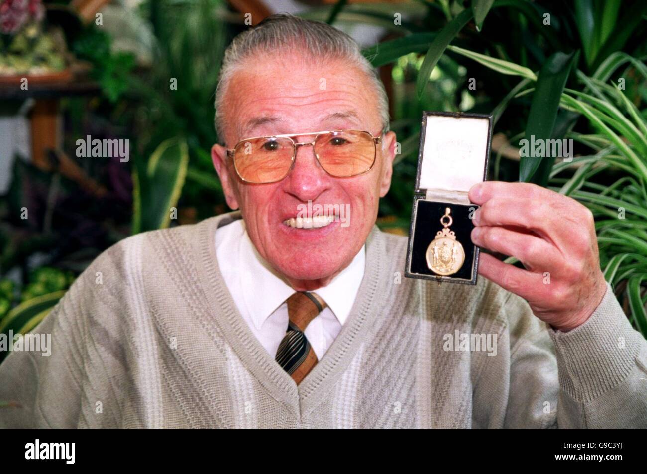 Soccer johnny dixon feature hi-res stock photography and images - Alamy