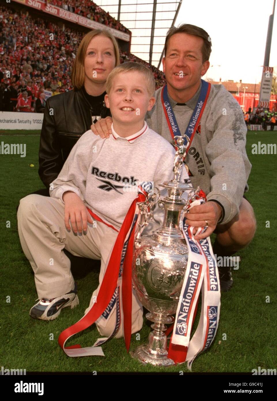 English first division trophy hi-res stock photography and images - Alamy