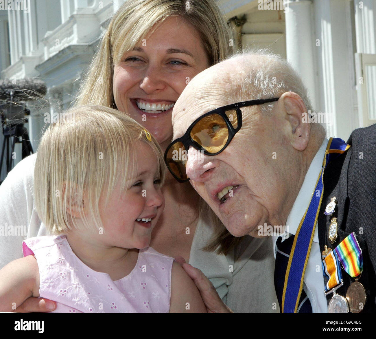 Britains oldest man henry allingham hi-res stock photography and images ...