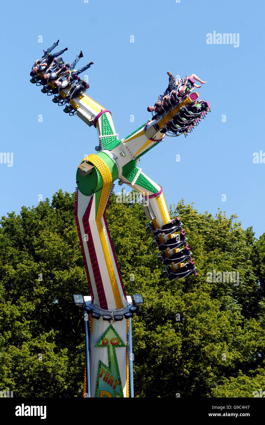 Fairground attractions at epsom downs racecourse hi-res stock ...