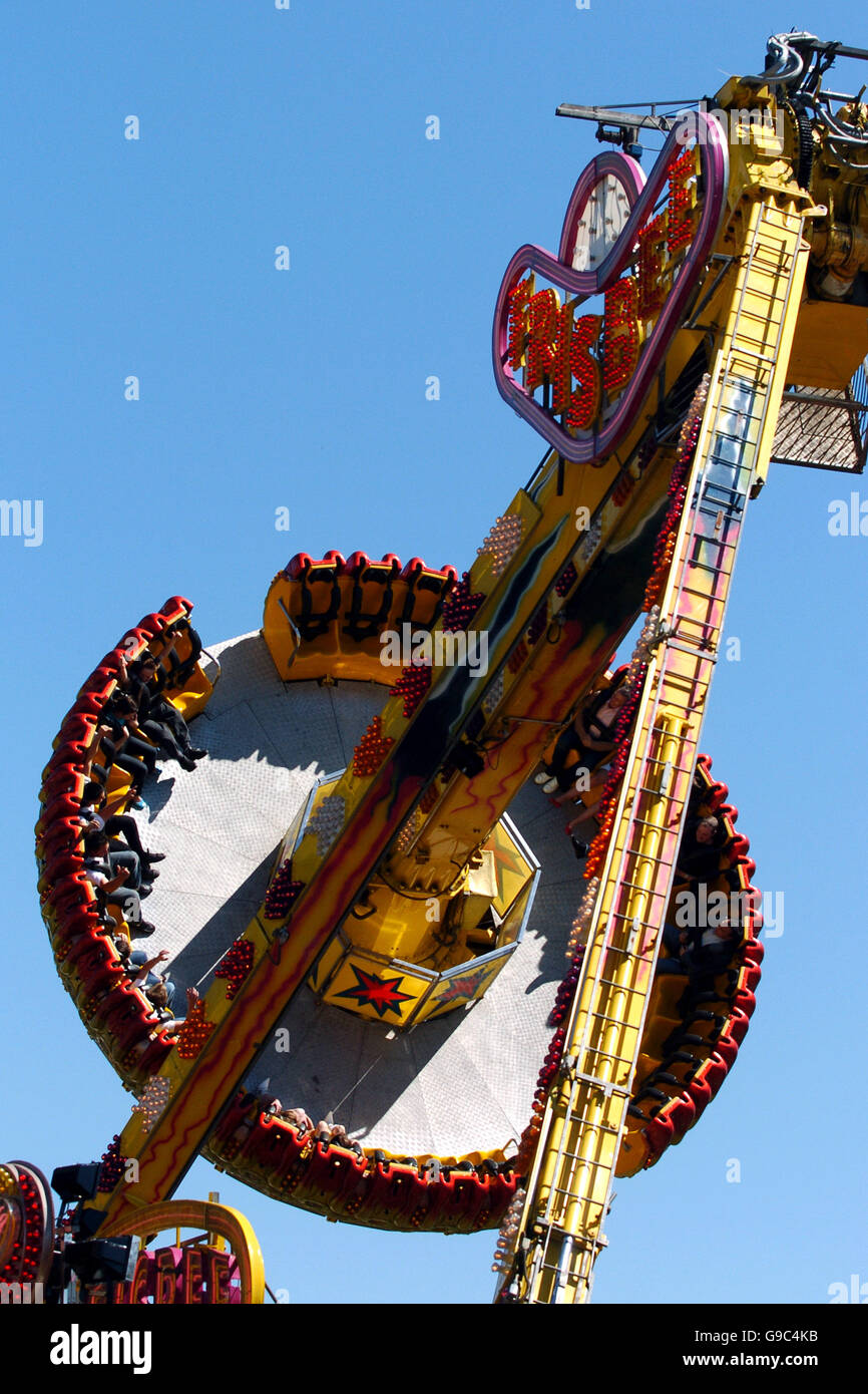 Fairground attractions at epsom downs racecourse hi-res stock ...
