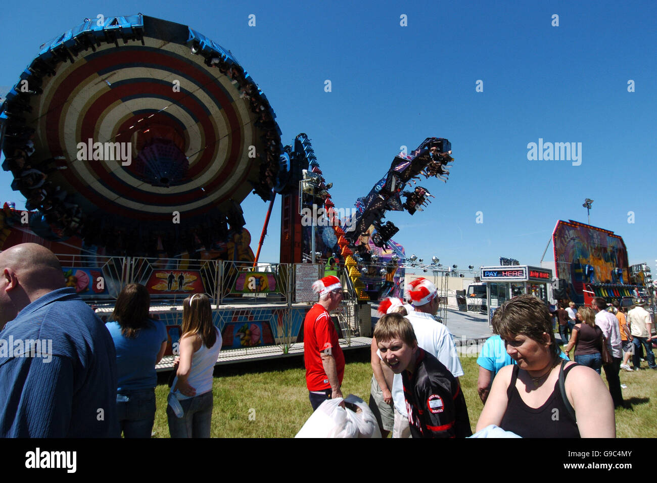 Fairground attractions at epsom downs racecourse hi-res stock ...