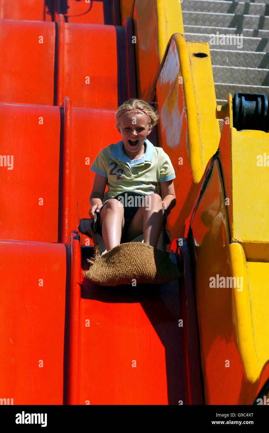 Fairground attractions at epsom downs racecourse hi-res stock ...