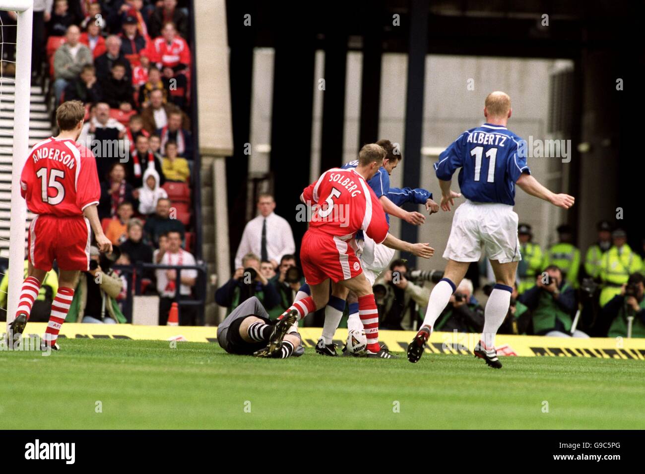 Aberdeen goalkeeper Jim Leighton (l) collides with Rangers' Rod Wallace ...