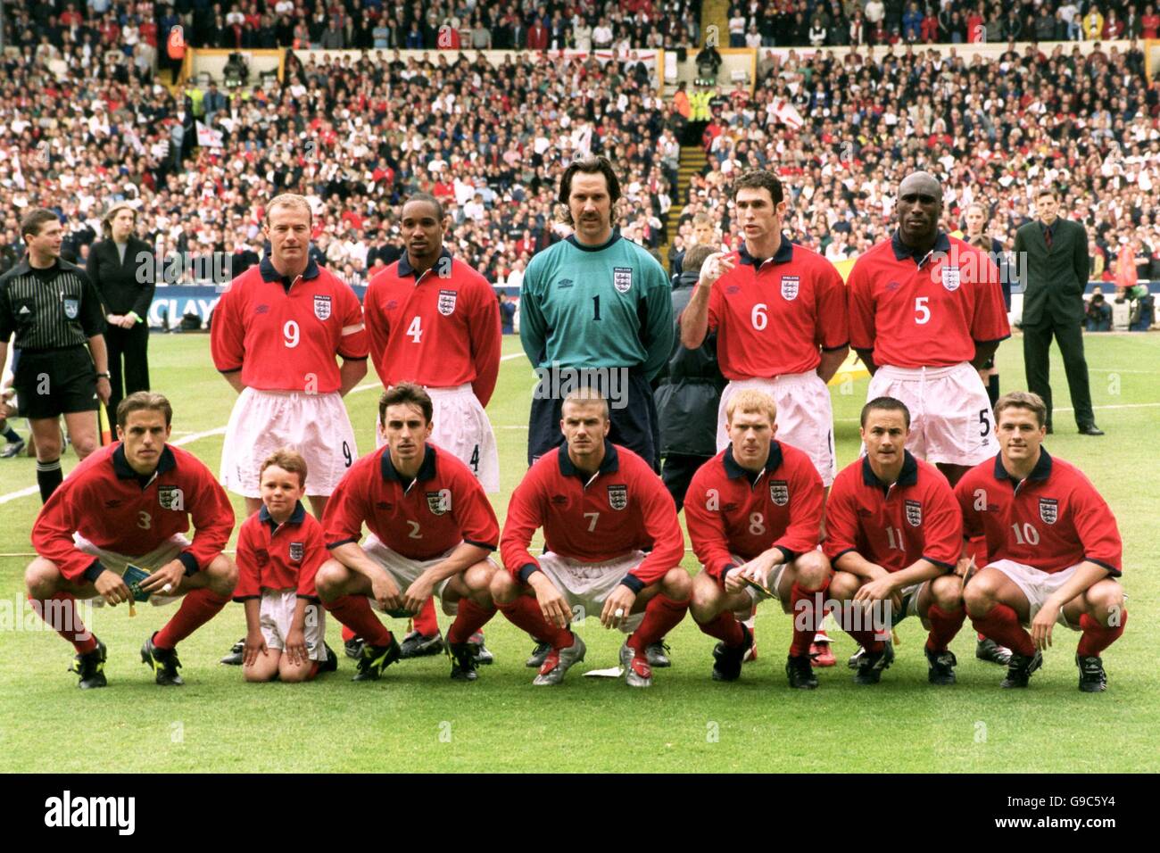 England v brazil line up hi-res stock photography and images - Alamy