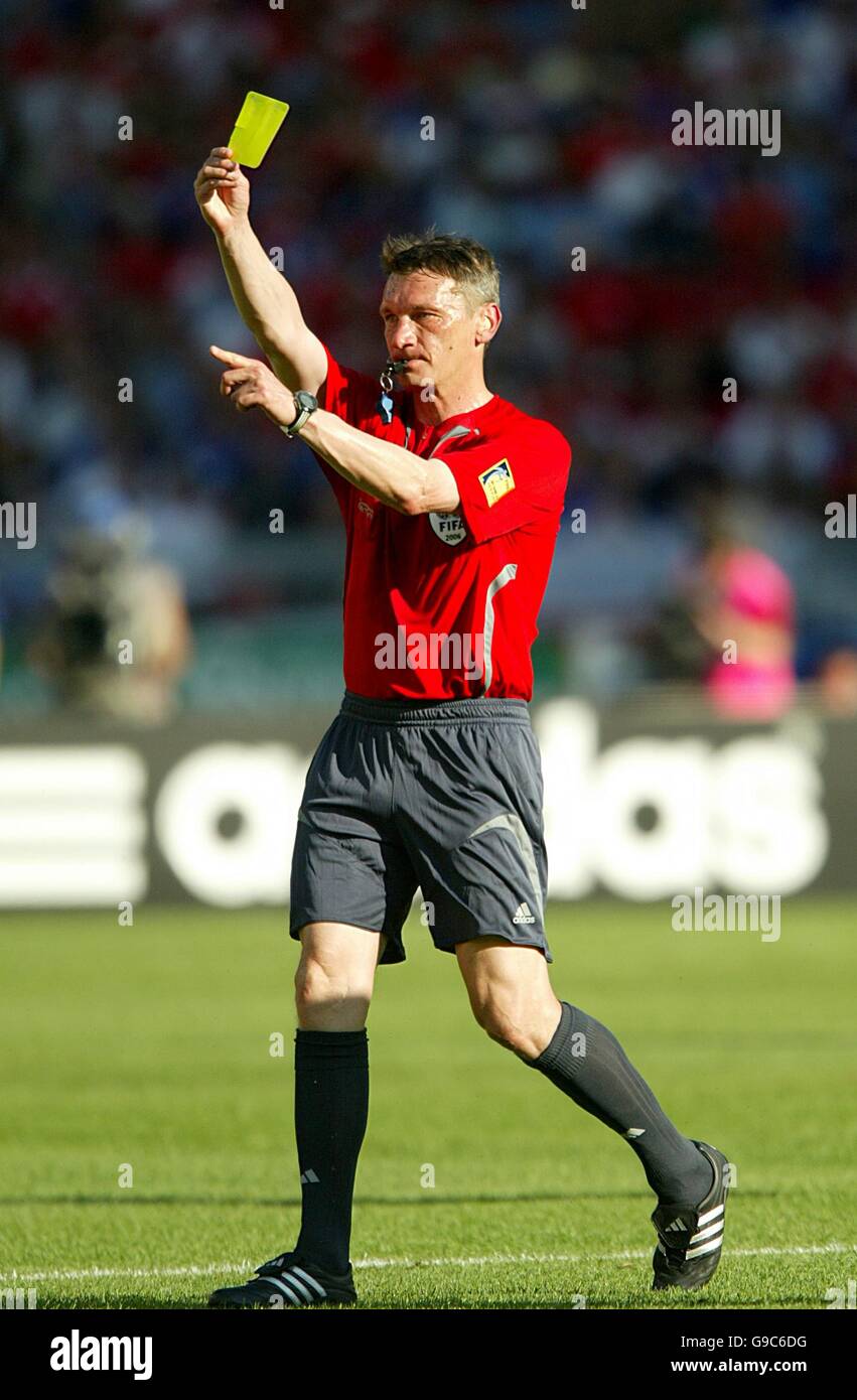 Referee Valentin Ivanov books Switzerland's Tranquillo Barnetta (out of ...