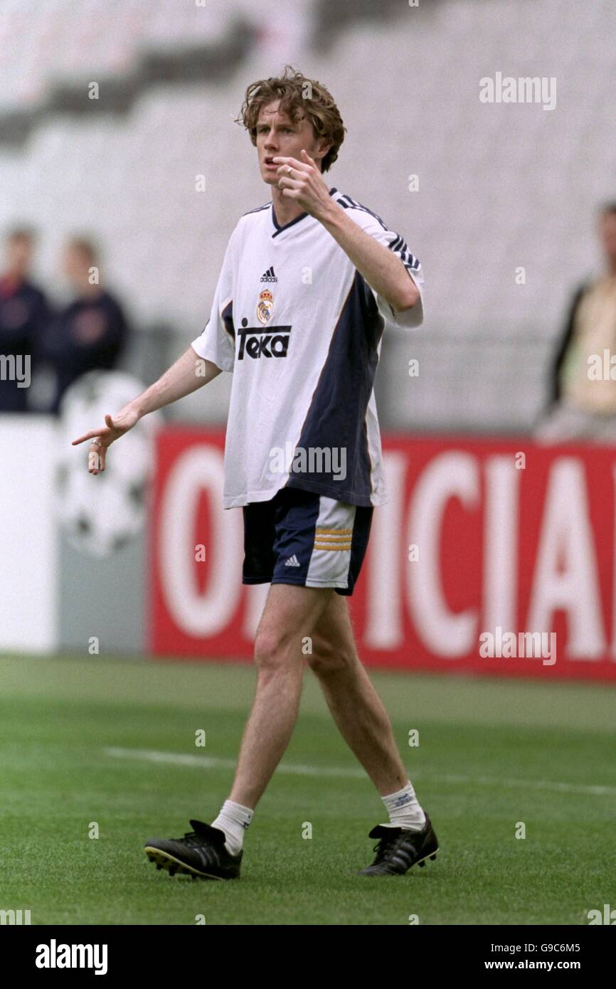 Real Madrid's Steve McManaman in action during training Stock Photo - Alamy