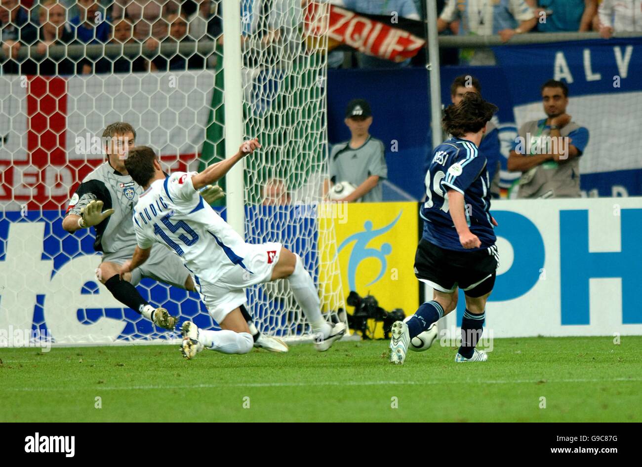 Messi 2006 world cup goal hi-res stock photography and images - Alamy