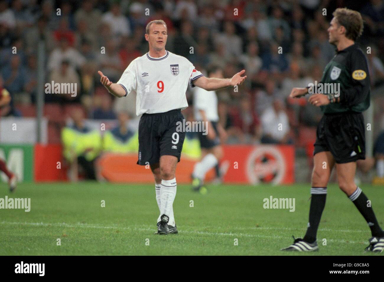 Soccer - Euro 2000 - Group A - Portugal v England Stock Photo - Alamy