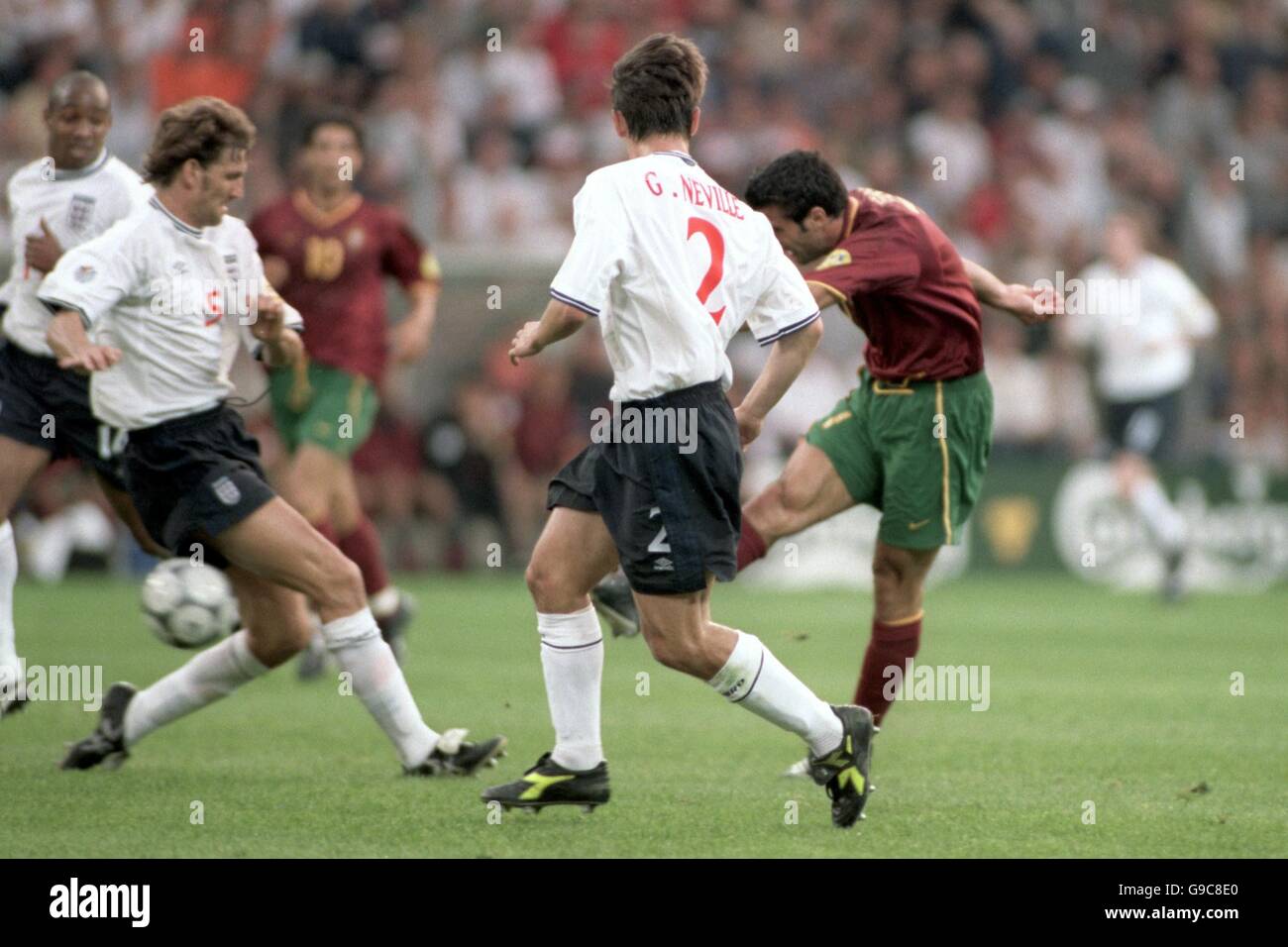 Soccer - Euro 2000 - Group A - Portugal v England Stock Photo - Alamy
