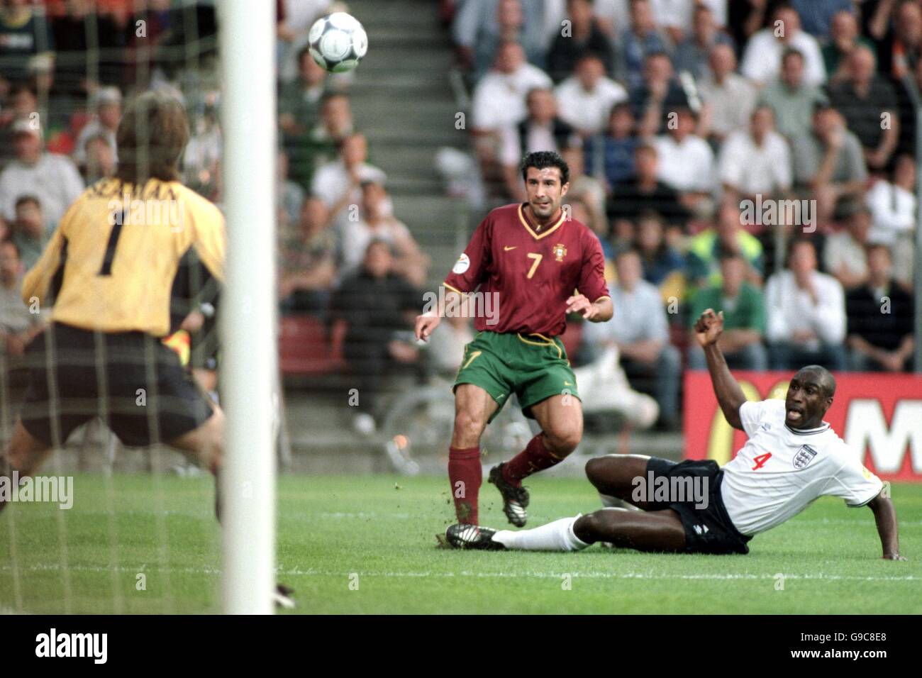 Soccer - Euro 2000 - Group A - Portugal v England Stock Photo - Alamy