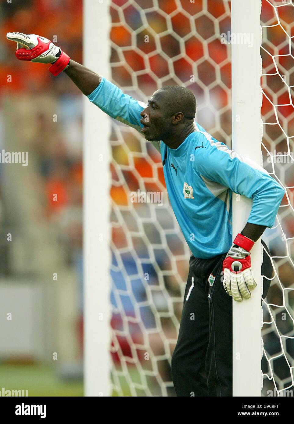 Ivory coast goalkeeper hi-res stock photography and images - Alamy