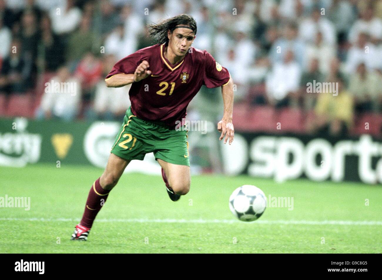 Soccer - Euro 2000 - Group A - Portugal v England Stock Photo - Alamy