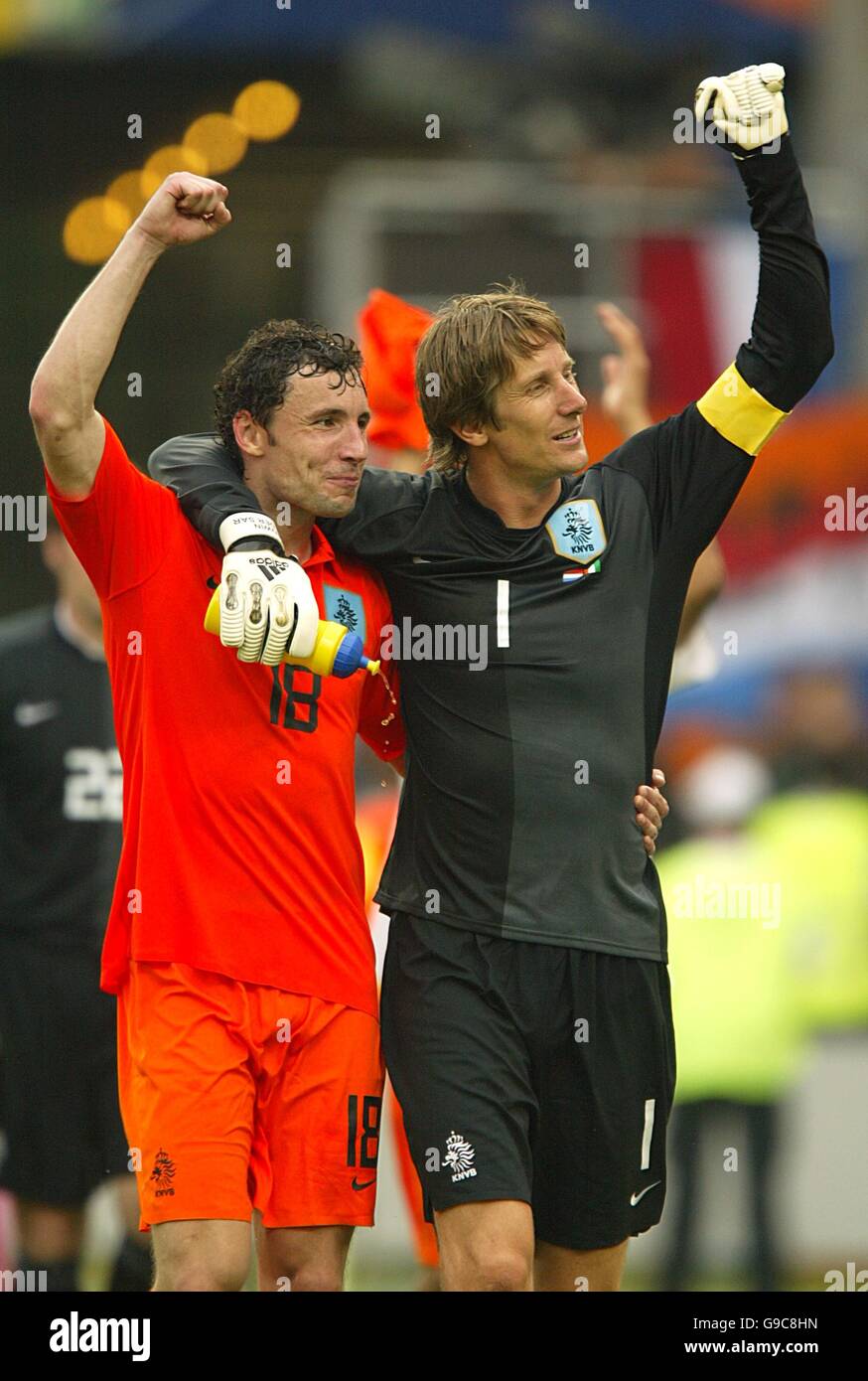 Holland goalkeeper edwin van der sar hi-res stock photography and ...