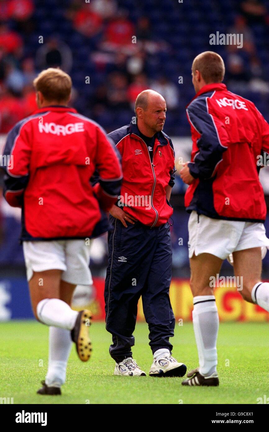 Norway coach Nils Johan Semb supervises his team's warm up session ...