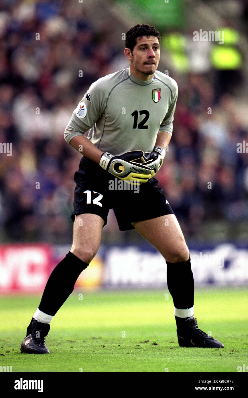 Soccer - Euro 2000 - Quarter Final - Italy v Romania Stock Photo - Alamy