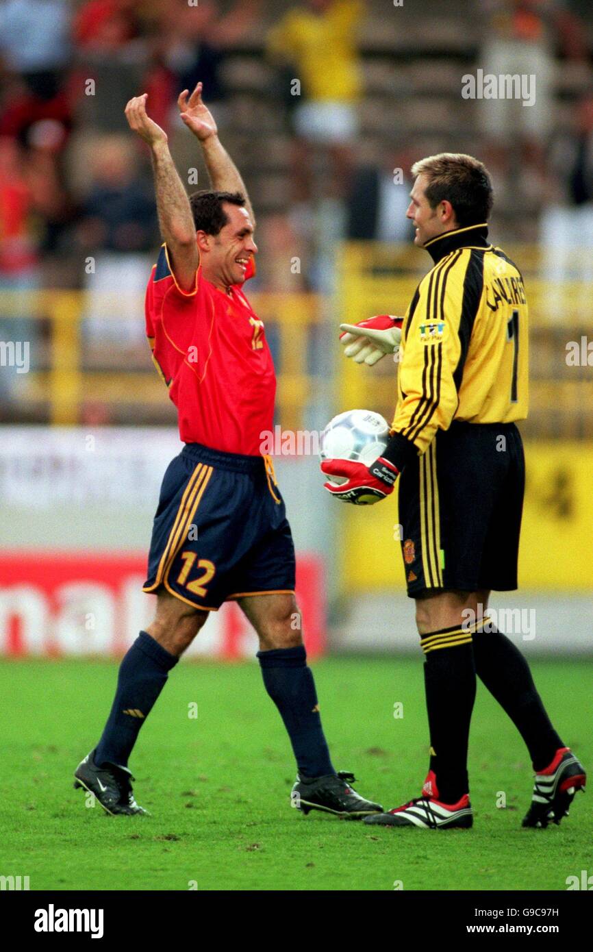 Spain's Sergi (l) and goalkeeper Santiago Canizares (r) celebrate ...