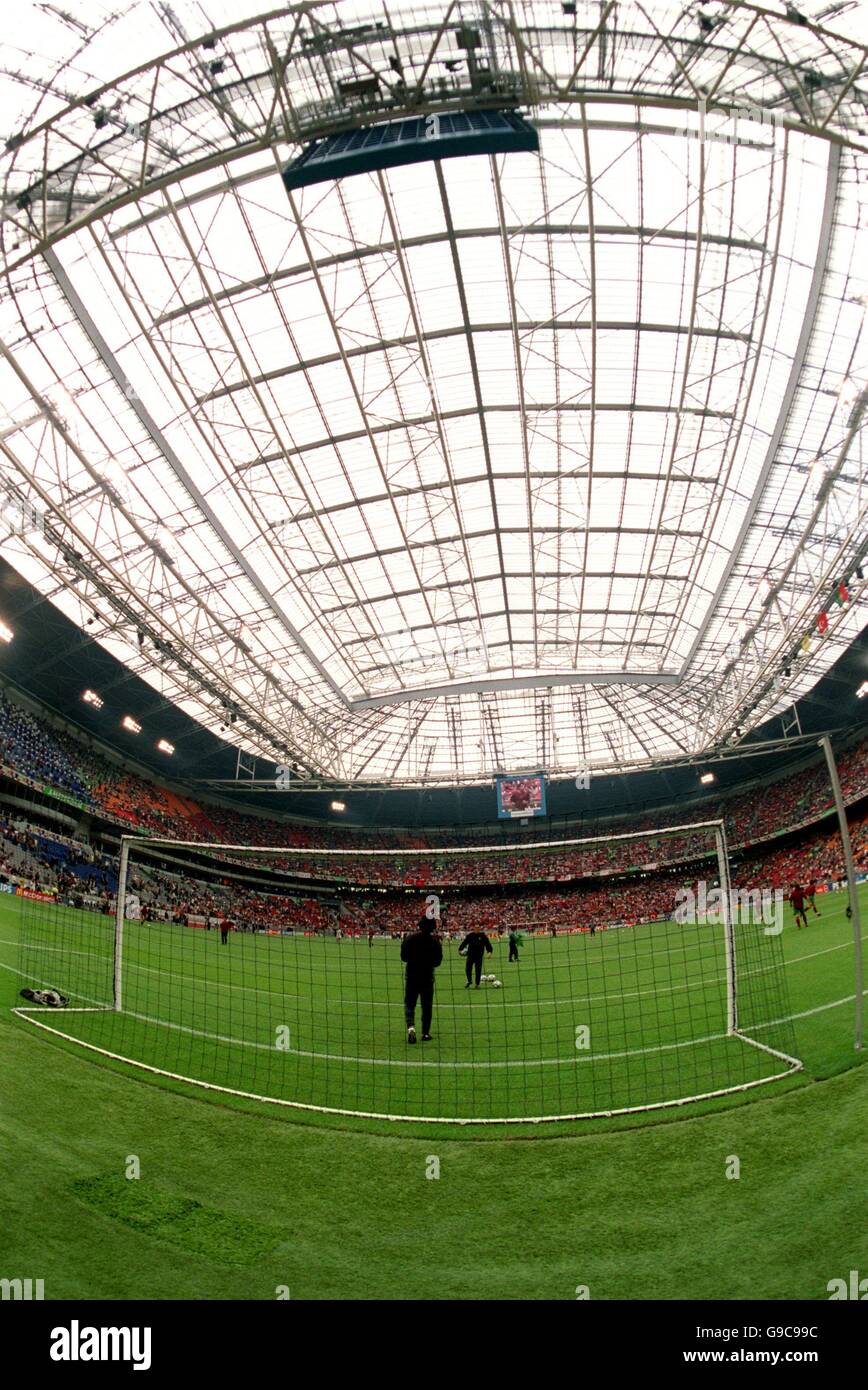 Amsterdam arena roof hi-res stock photography and images - Alamy
