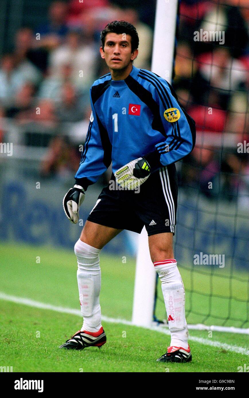 Turkey goalkeeper rustu recber hi-res stock photography and images - Alamy