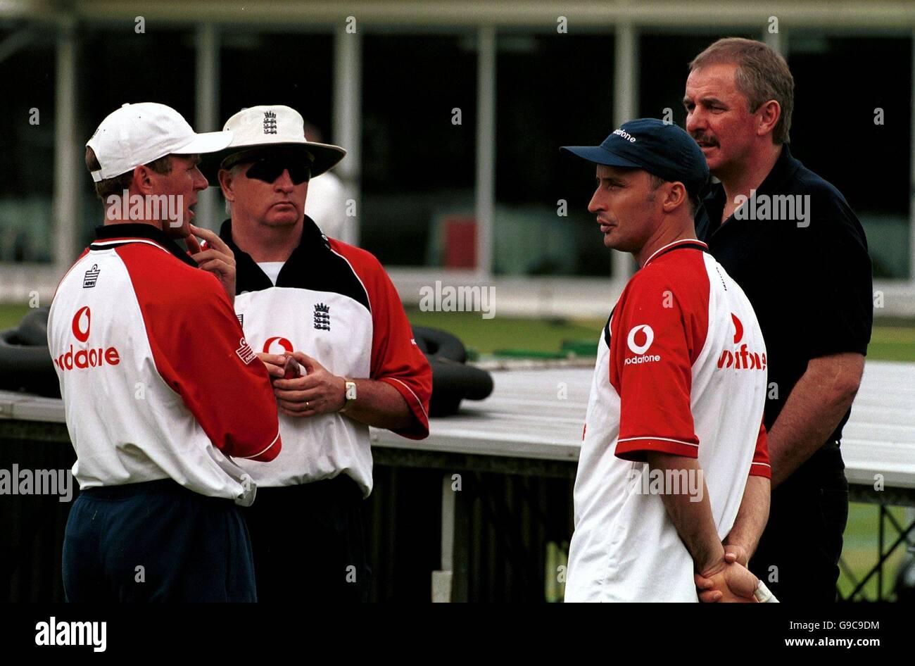 (l-r) England's Alec Stewart, coach Duncan Fletcher, captain Nasser ...