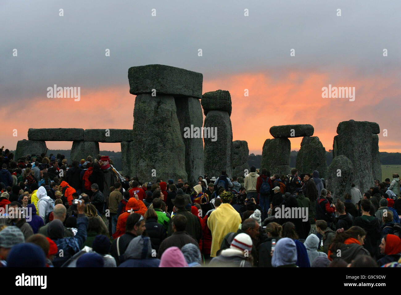 Thousands of people gather at the ancient site of Stonehenge, Wiltshire ...