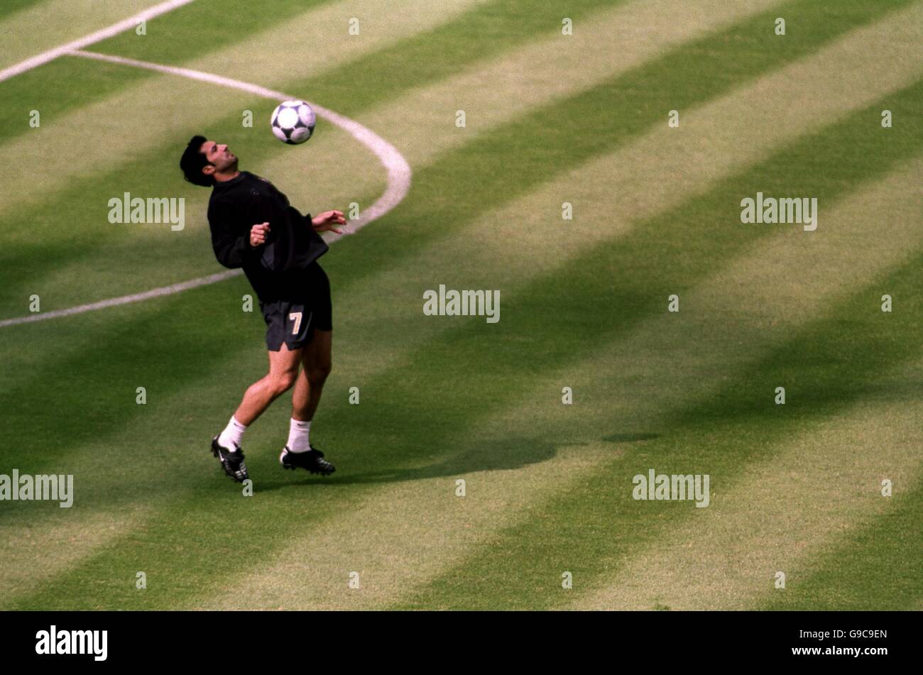 Soccer euro 2000 portugal training hi-res stock photography and images ...