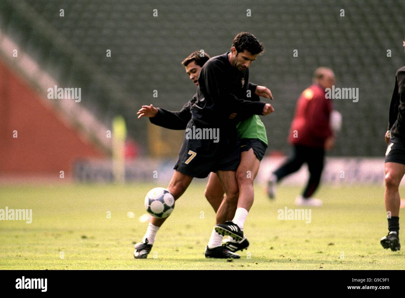 Soccer euro 2000 portugal training hi-res stock photography and images ...