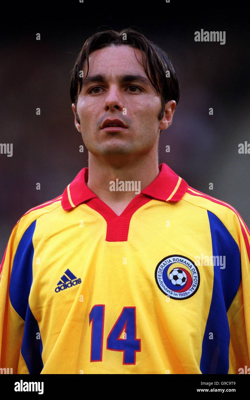 Soccer euro 2000 quarter final italy v romania hi-res stock photography ...