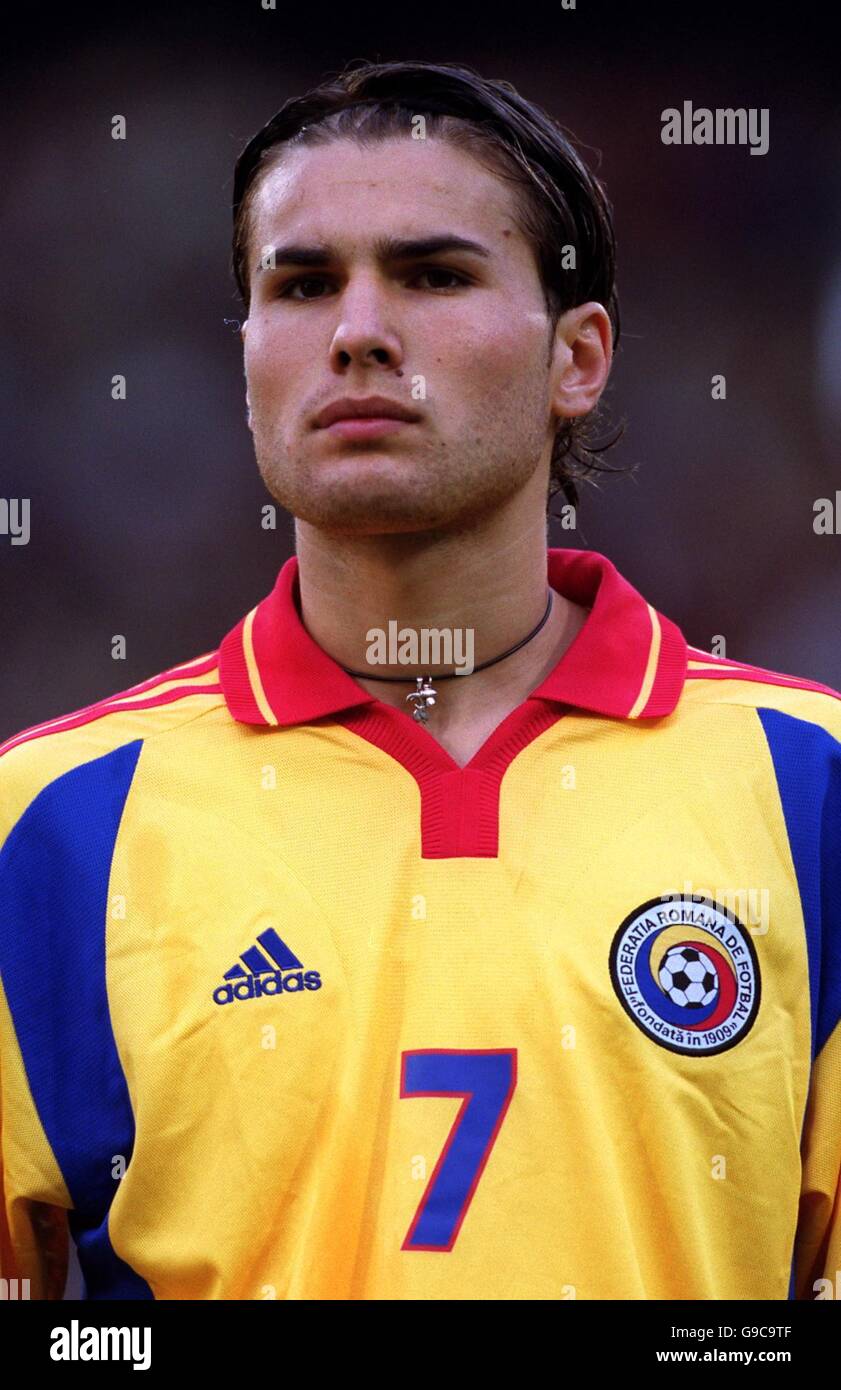 Soccer euro 2000 quarter final italy v romania hi-res stock photography ...