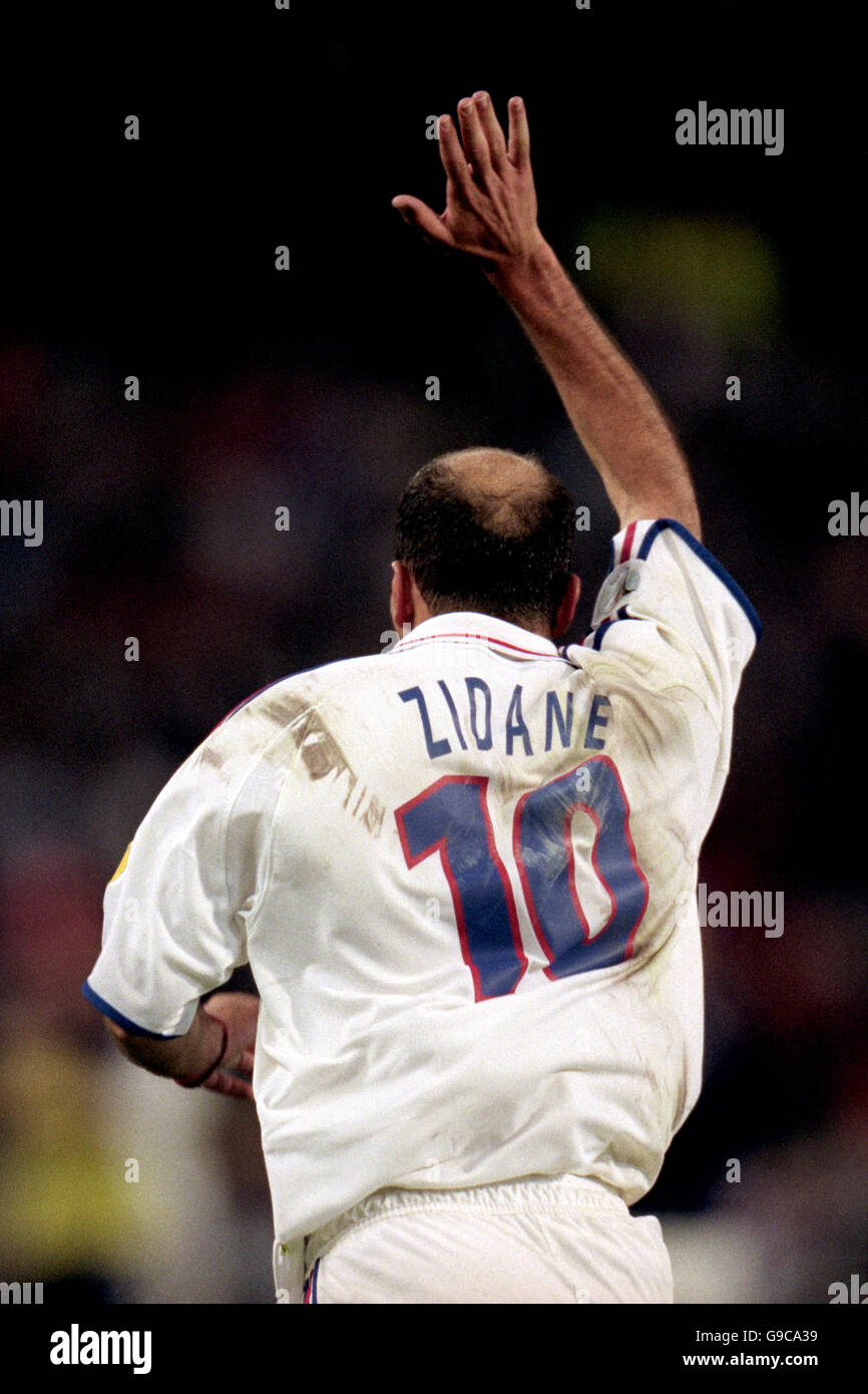 Soccer - Euro 2000 - Semi Final - France v Portugal. France's Zinedine ...