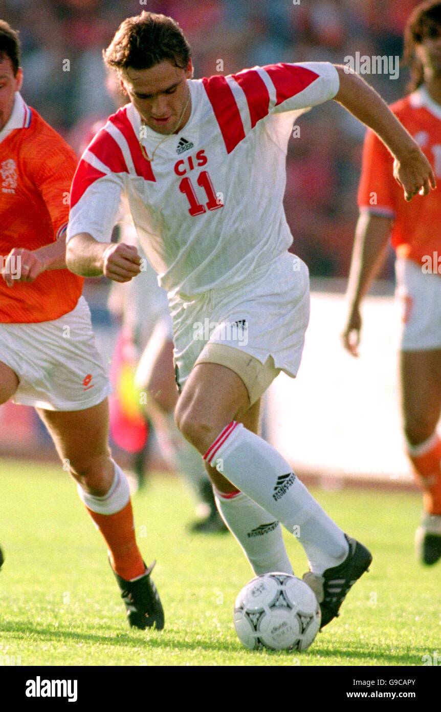 Soccer - Euro 92 - Group Two - CIS v Holland Stock Photo - Alamy