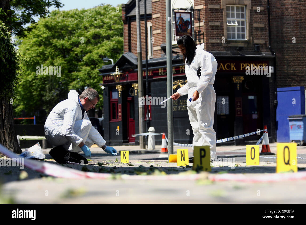 Police Collect Evidence - Black Prince Road, London Stock Photo - Alamy