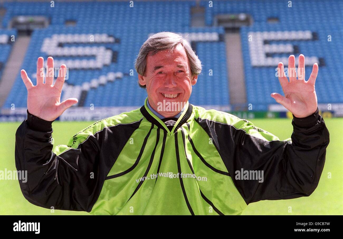 Legendary England goalkeeper Gordon Banks at Maine Road to have casts ...