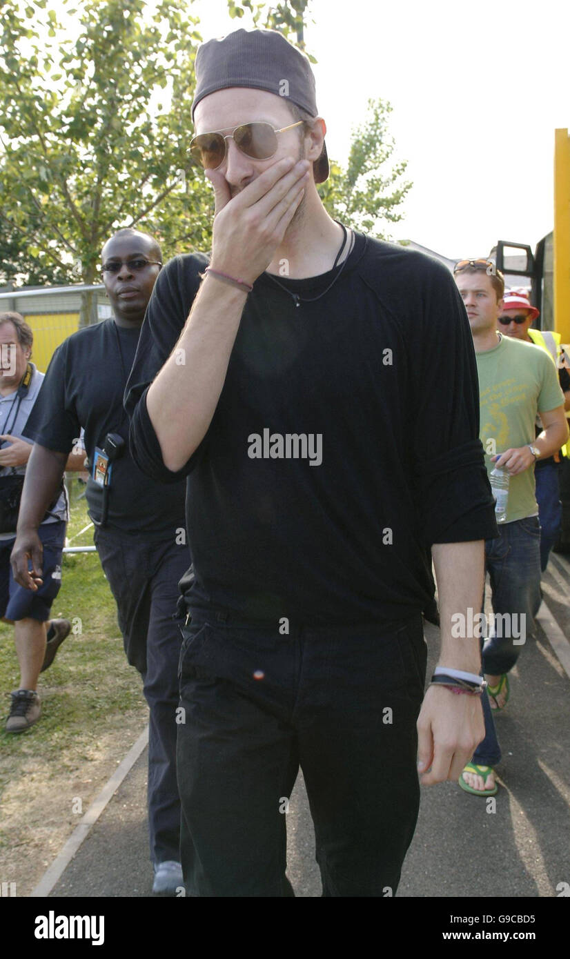 Coldplay backstage hi-res stock photography and images - Alamy