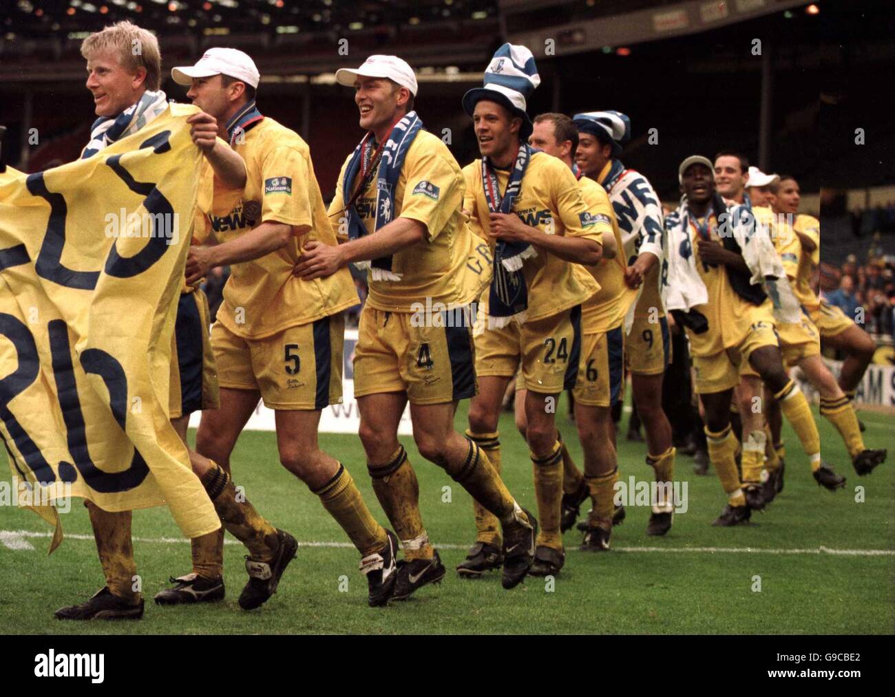 Gillingham celebrate promotion hi-res stock photography and images - Alamy