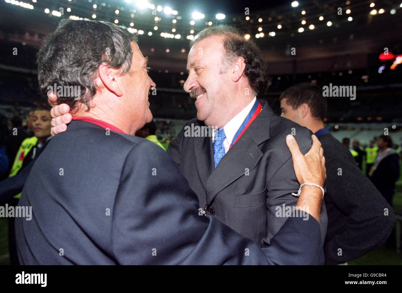 Real Madrid coach Vicente Del Bosque is congratulated on leading his ...