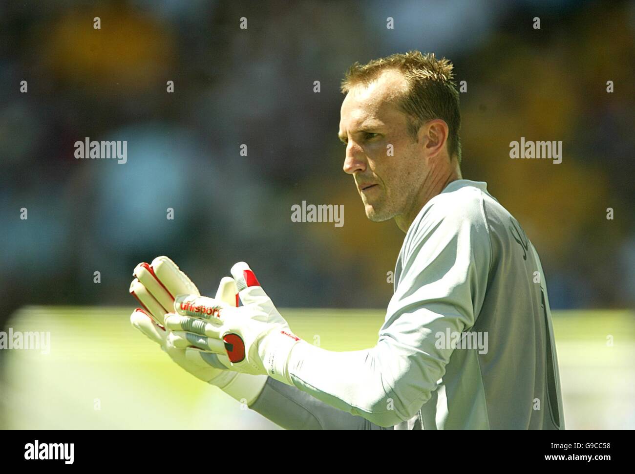 Australia goalkeeper mark schwarzer hi-res stock photography and images ...