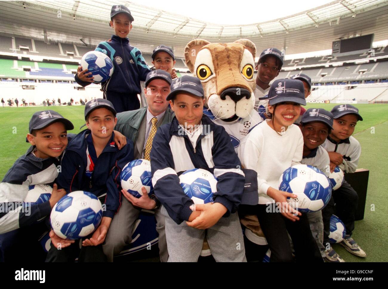 The Ford mascot and children practice the opening ceremony Stock Photo ...
