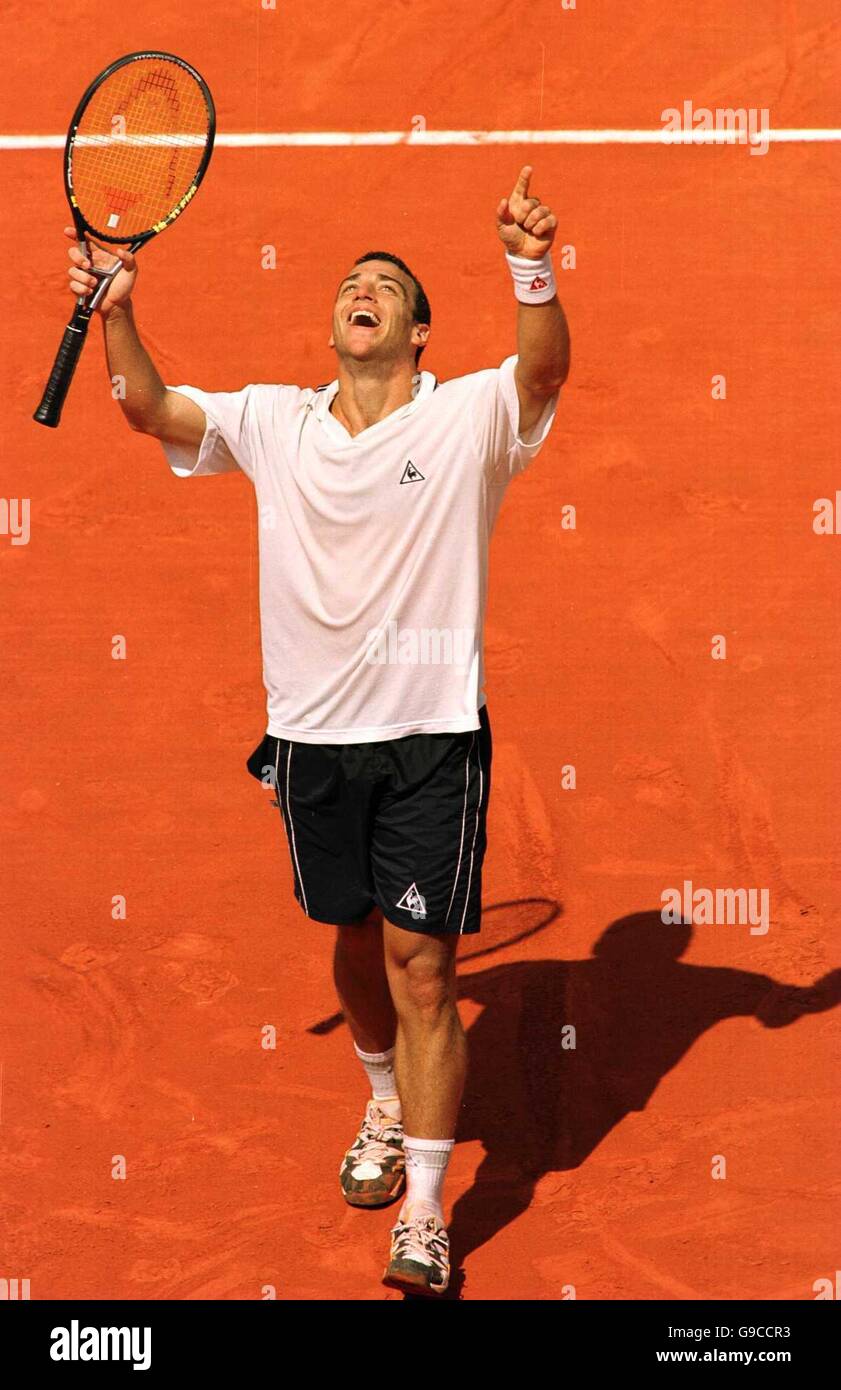 Franco squillari celebrates his win over albert costa hi-res stock ...