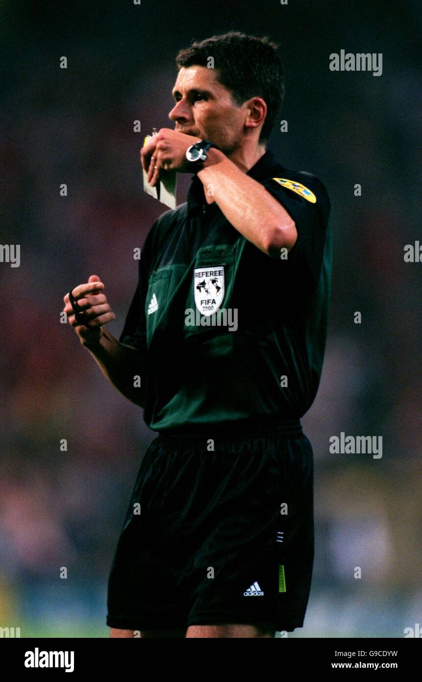 German referee hi-res stock photography and images - Alamy