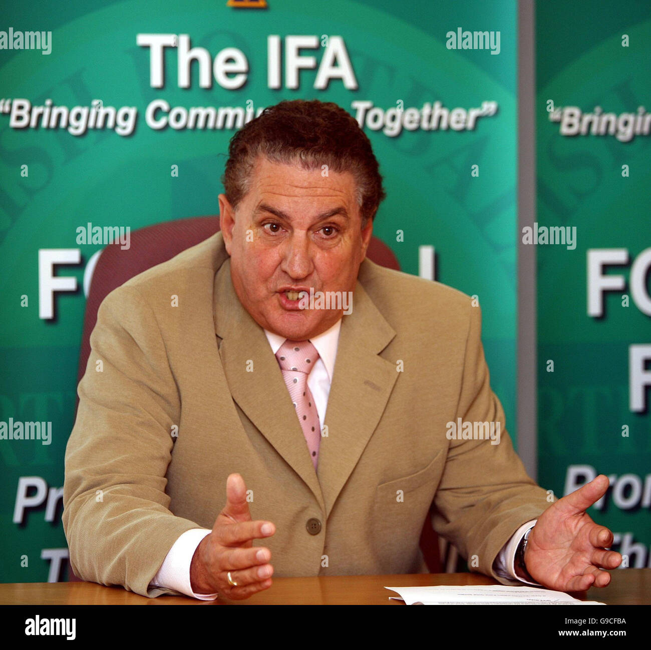 President irish football association hi-res stock photography and images - Alamy